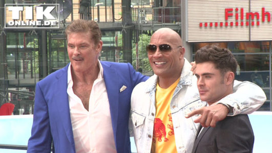 Dwayne Johnson trifft David Hasselhoff – „Baywatch“-Bademeister rocken ...