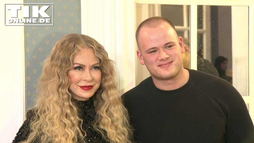 Jenny Elvers feiert Red-Carpet-Comeback bei „Movie Meets Media“ in Hamburg | TIKonline.de