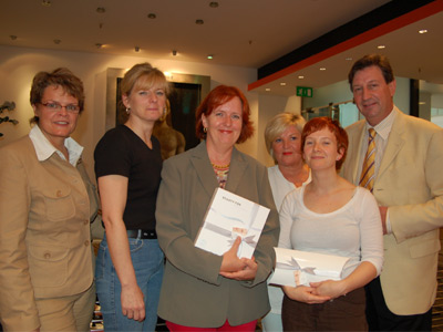 Das sind die Glückspilze: Preisübergabe im Salon von Udo Walz ...