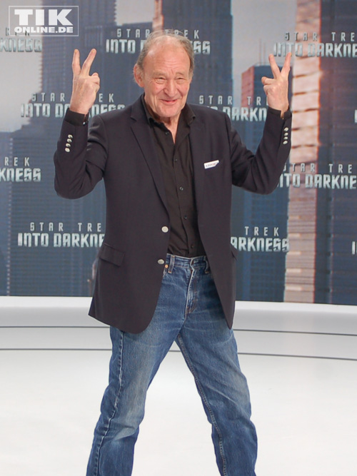 Da verwechselt jemand den Gruß der Vulkanier: Michael Mendl | TIKonline.de